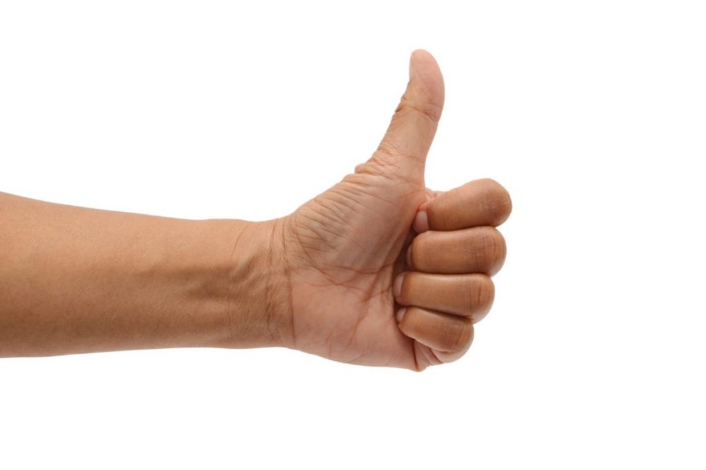 L'emoji del pollice alzato divide due generazioni: per chi è corretto e ...